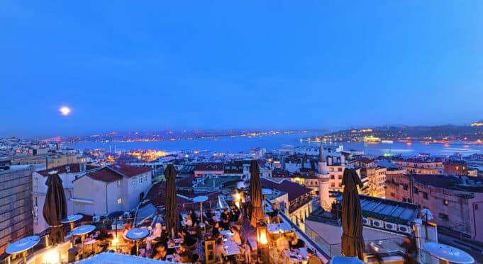 Boğaz Manzaralı Restoranlar | İstanbul'un En Güzel 25 Mekanı