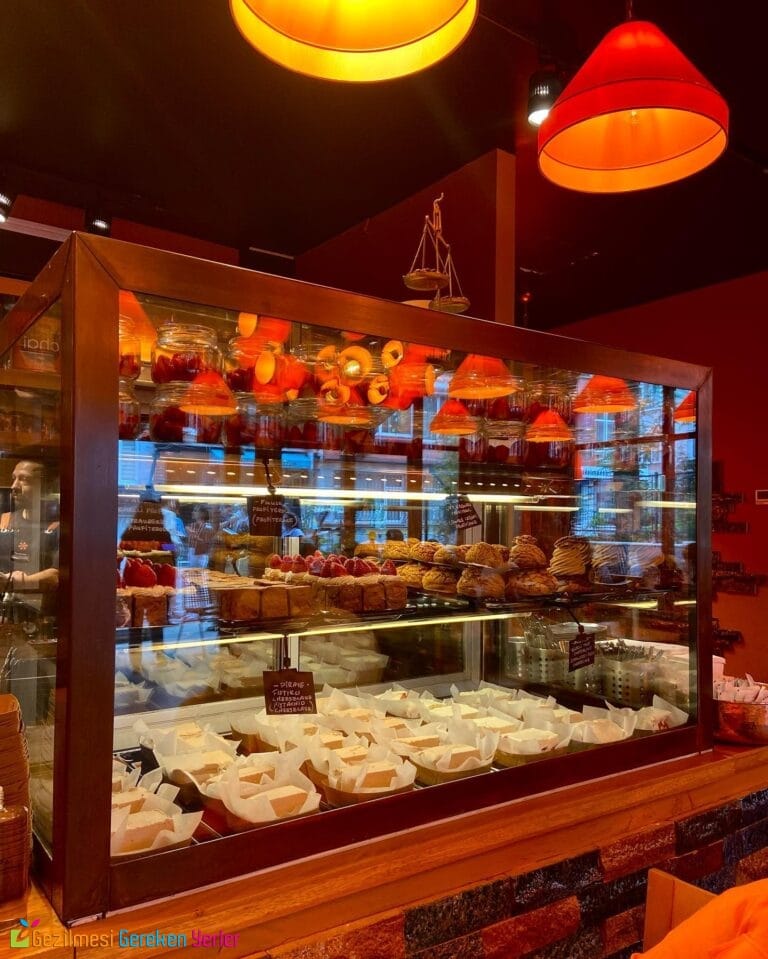 İstanbul'un En İyi Tatlıcıları | 7 Mekân Önerisi