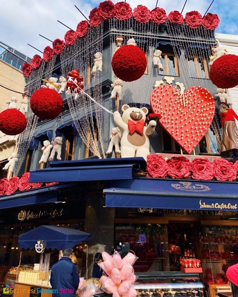 Kadıköy'de 15 Mekan Önerisi | En Güzel Kafeler Bu Listede!