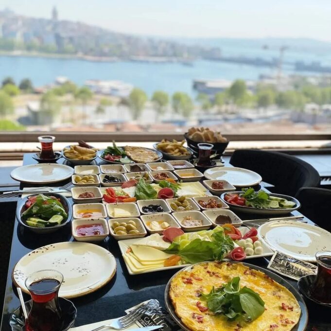 Haliç Kahvaltı Mekanları | En Popüler 10 Yer - İSTANBUL